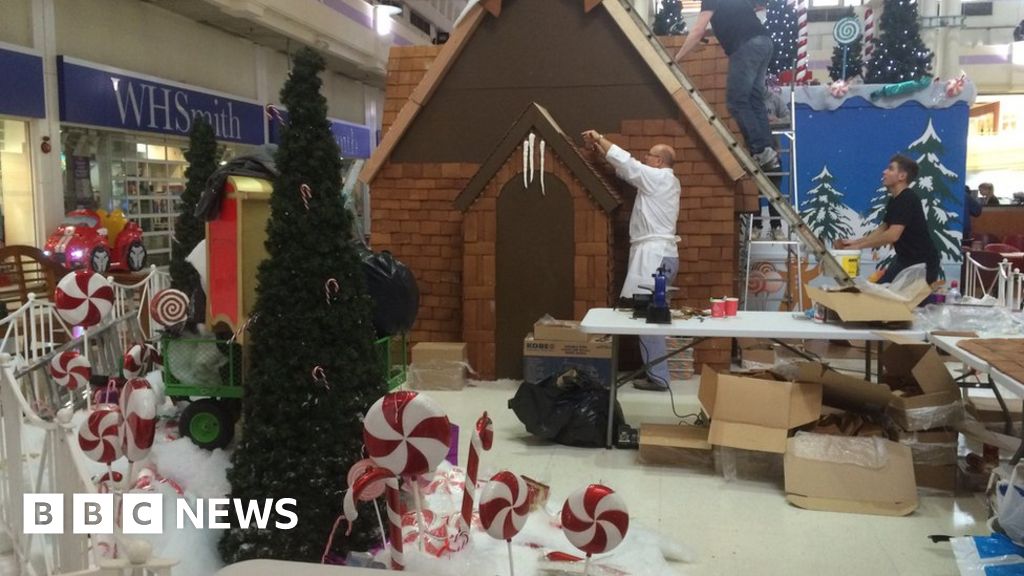Giant edible gingerbread grotto in Northampton - BBC News