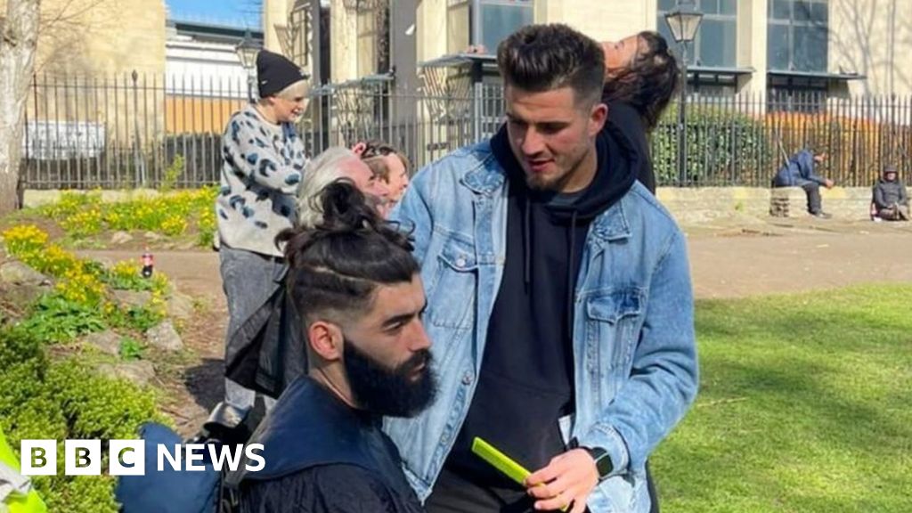 Barber for the homeless in Bath and Bristol expects more clients - BBC News