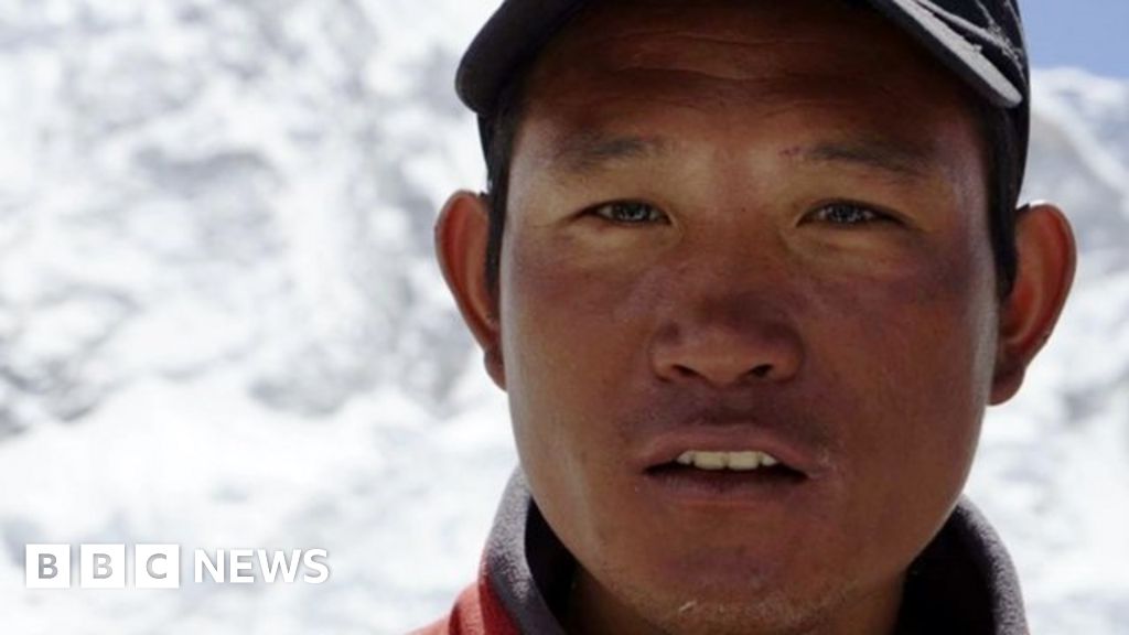 Tom meets the sherpa's widow - BBC News