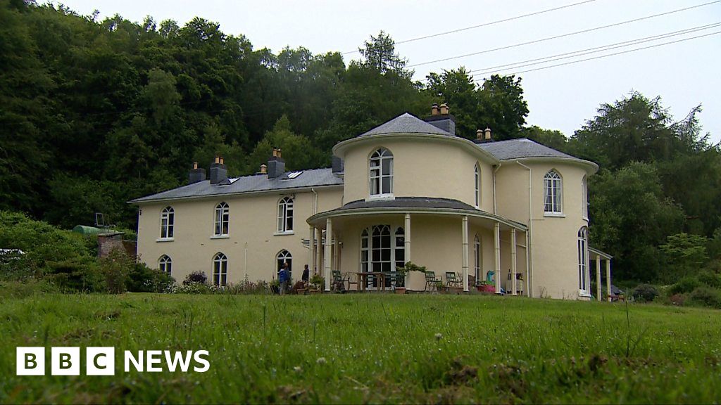 Cohousing: Families share 19th Century mansion in Powys - BBC News