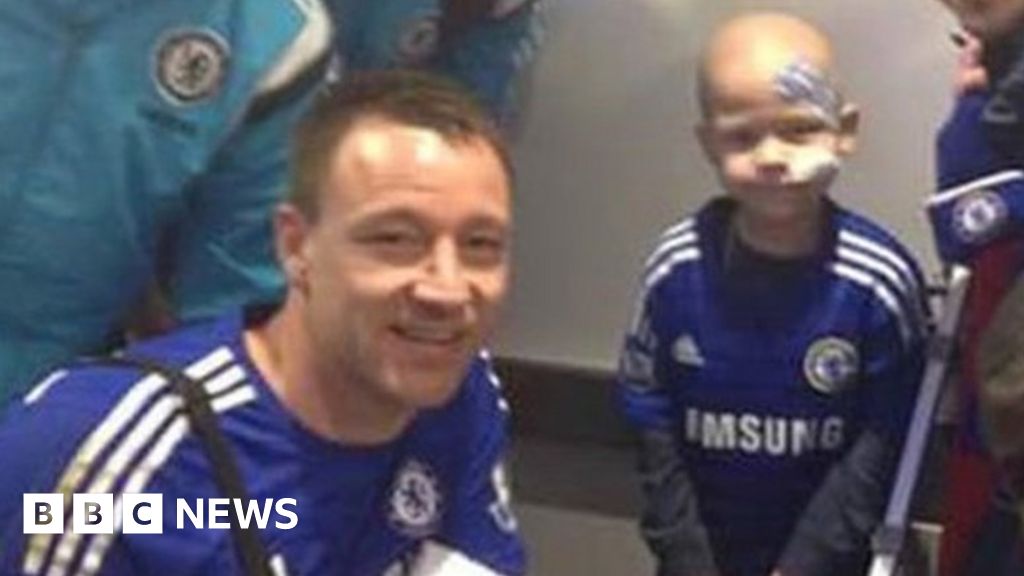John Terry pays for young Chelsea fan's funeral - BBC News