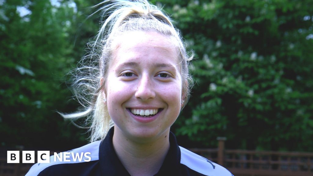 Teenager Chloe Bellerby's 200 mile walk for mental health