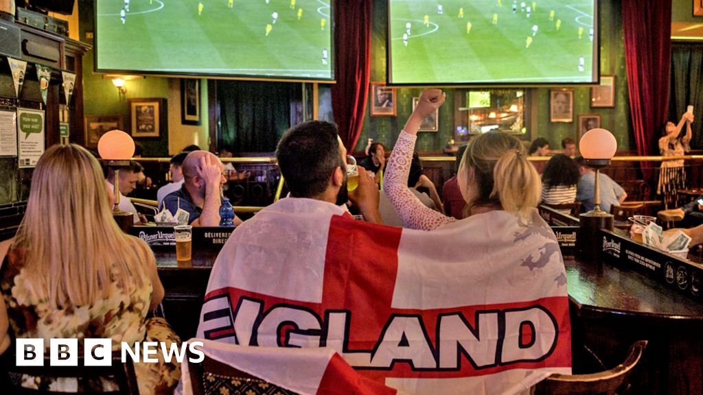 Euro 2020: Pubs to stay open later for final on Sunday