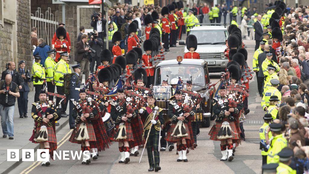 Royal opening of Scottish Parliament - BBC News