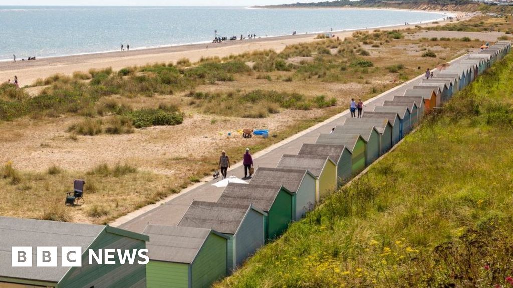 Lowestoft gets £4.3m in Budget to improve its seafront - BBC News
