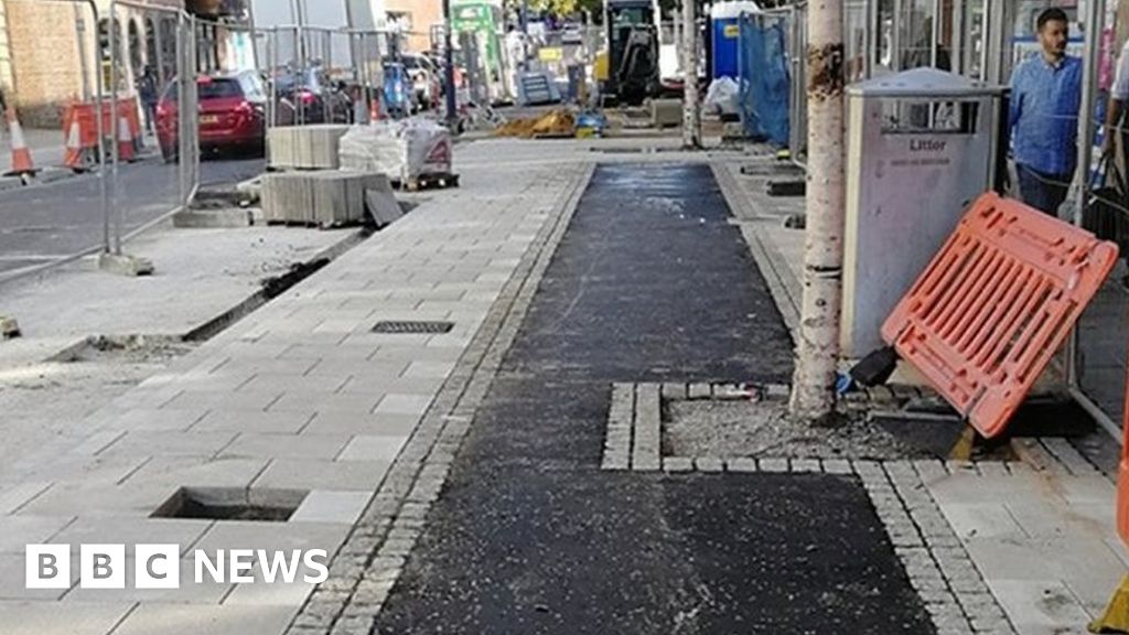 Norwich cycle path risks becoming 'meme for inept design' - BBC News