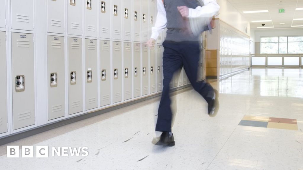 Clumsy teenage boys 'can blame brain' - BBC News