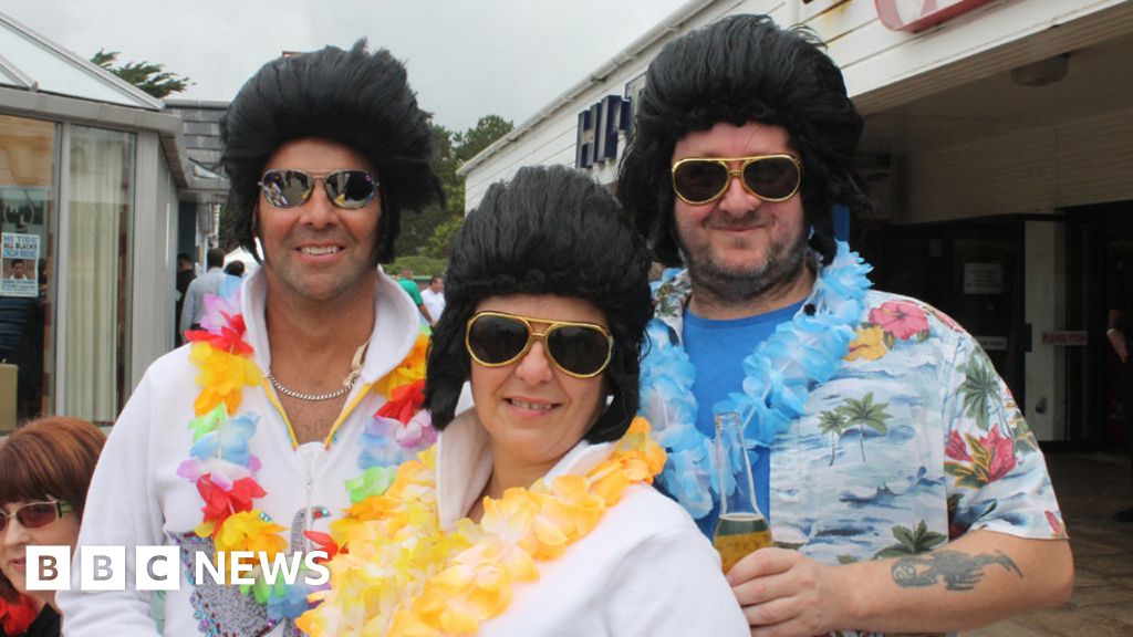 Over 35,000 at Porthcawl's 'very Welsh' Elvis festival - BBC News