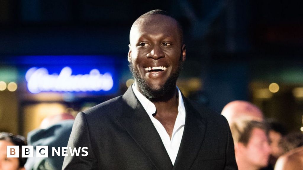 Stormzy in Cardiff: Hundreds queue to meet grime star - BBC News