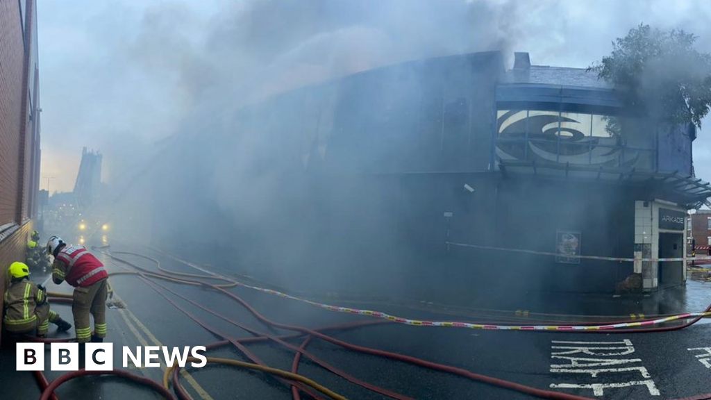 Leicester fire: Probe into cause of former nightclub blaze begins - BBC ...