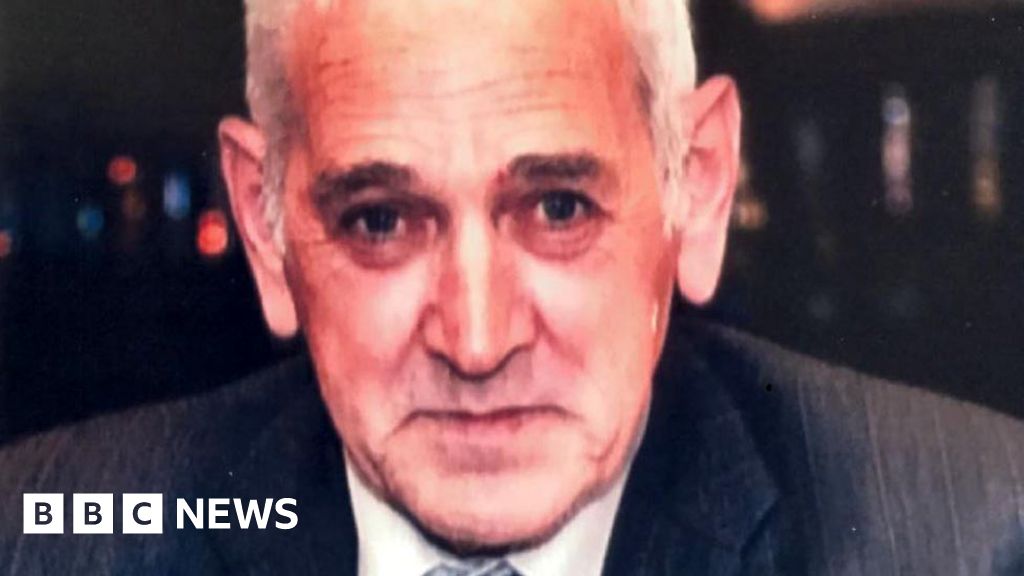 Recovery truck death man named as Robert Garvock - BBC News