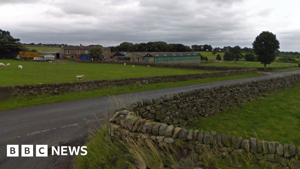 Car passenger, 17, dies in Brimham Rocks wall crash - BBC News