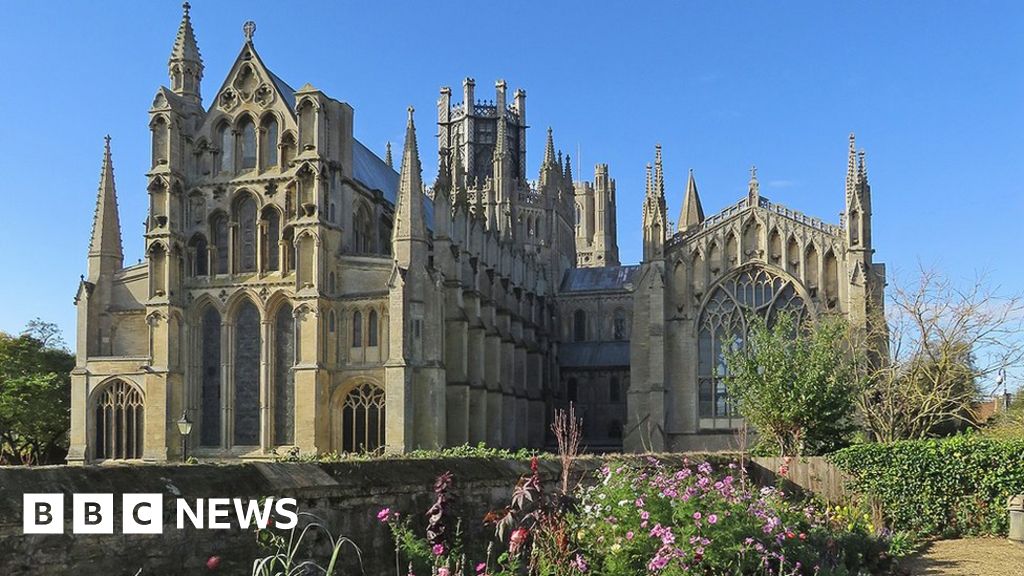 Cathedral music director Scott Farrell admits child sex offences - BBC News