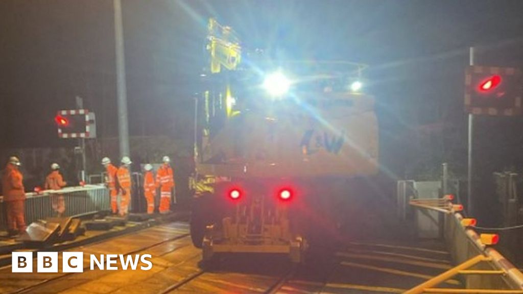 Cracked rail halts Bournemouth-Southampton trains