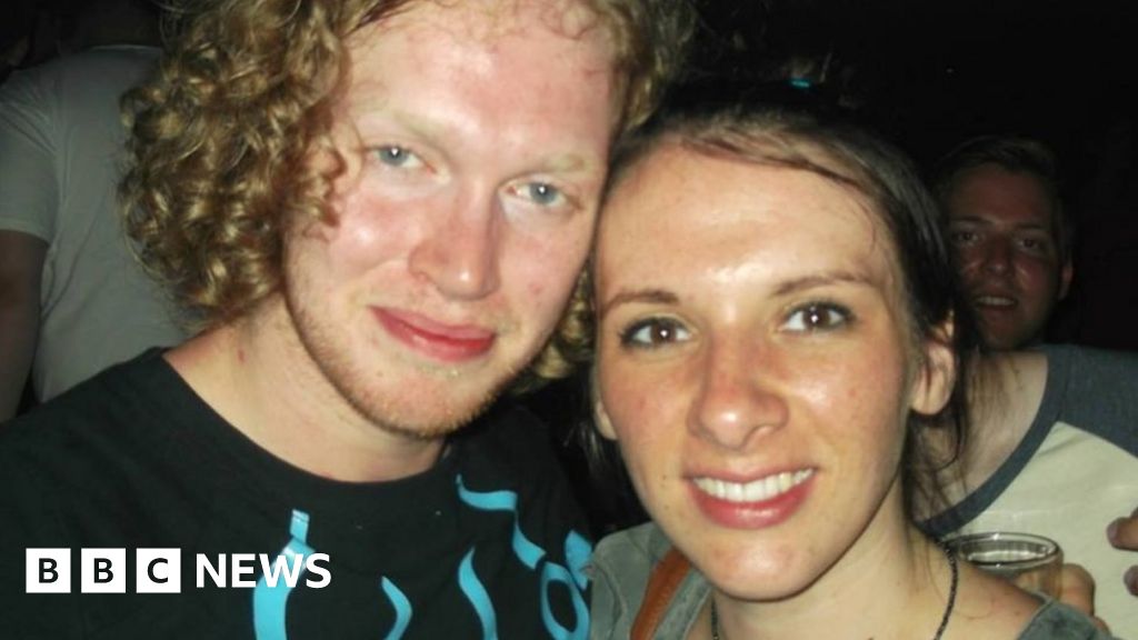 Tunisia survivor 'tried to save fiancee Carly Lovett' - BBC News