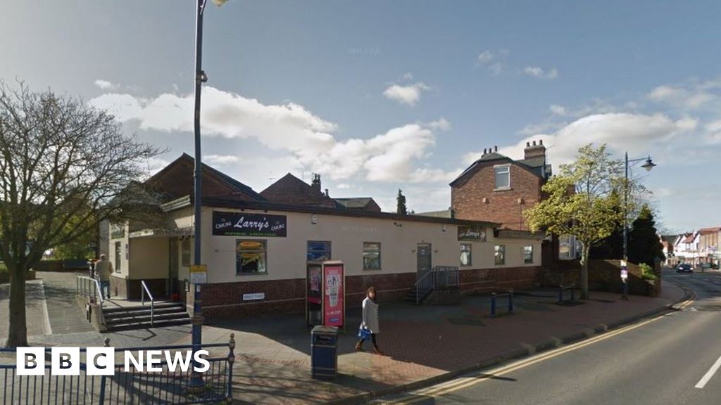 Man suffers slash injuries in Stapleford pub knife attack - BBC News