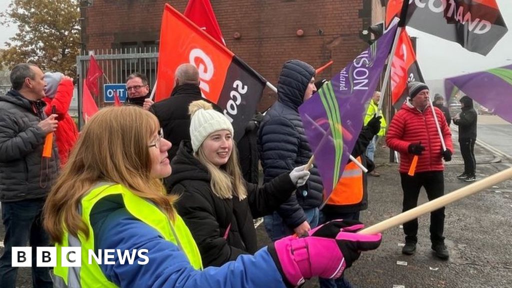 Scottish Water workers 'driven to strike action', says union - BBC News