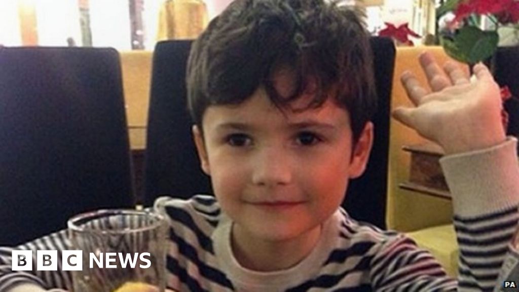 Mani Dad: Uncle freed from court after paperwork 'defect' - BBC News