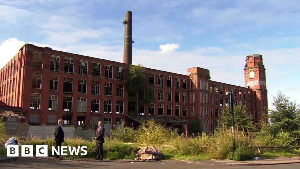 The challenge facing Labour in Oldham - BBC News