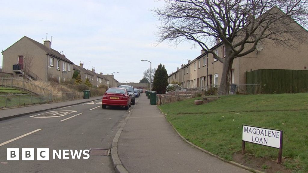Two men sought over murder bid in Edinburgh