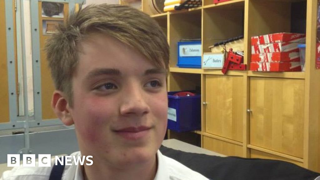 Daniel Spargo-Mabbs ecstasy death play praised by mother - BBC News