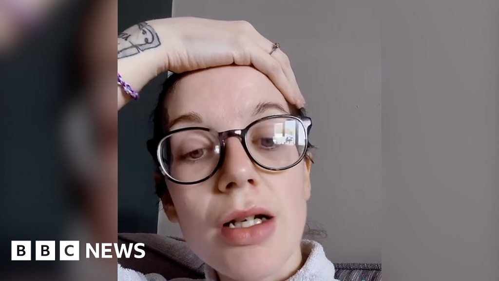 Cancer: Terminally ill mum of two diagnosis hasn't sunk in - BBC News