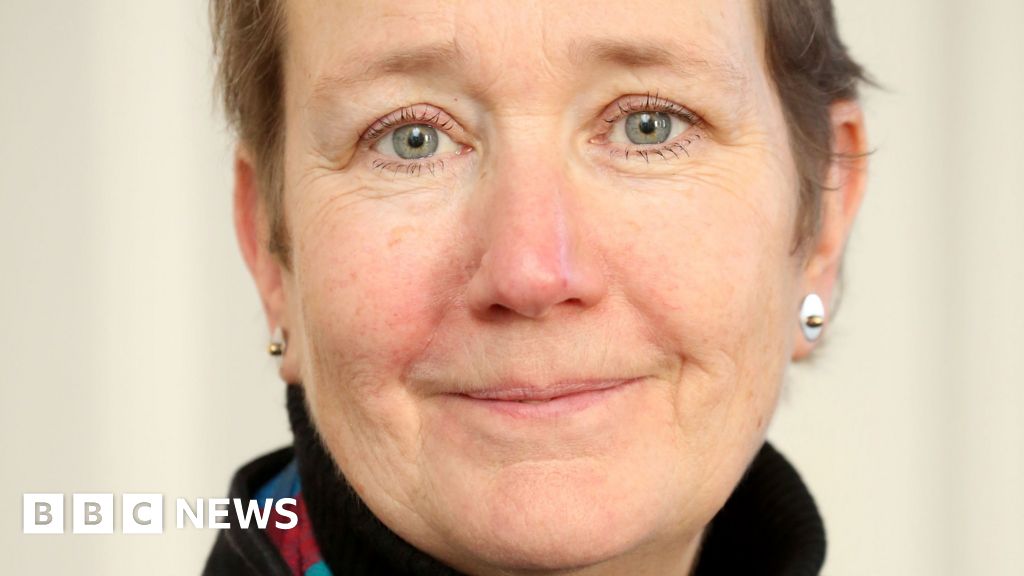 Brighton chief executive Penny Thompson leaves with £269,000 - BBC News