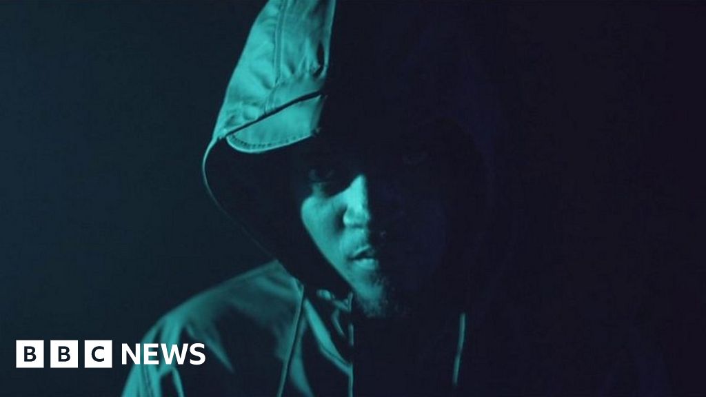 Grime artist's rap after losing friends to youth violence - BBC News