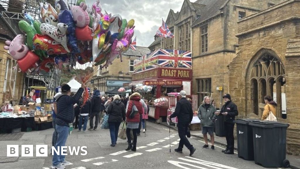 Sherborne's Pack Monday Fair attracts thousands - BBC News
