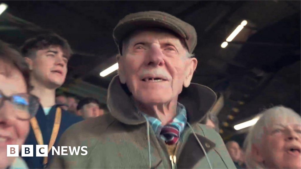 Football fan, 98, remembers club chant despite dementia - BBC News