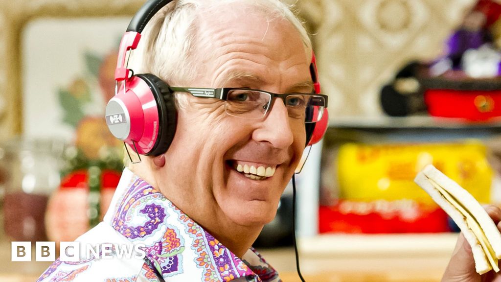Rory Cowan: 'Unhappy' Mrs Brown's Boys actor quits - BBC News