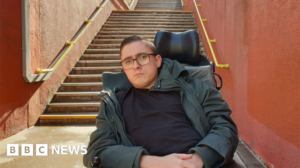 Cardiff station steps impossible for man in wheelchair - BBC News
