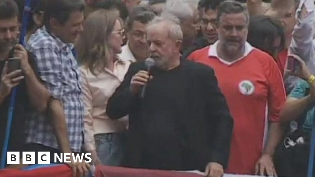Brazilian ex-President Lula gives speech after prison release - BBC News