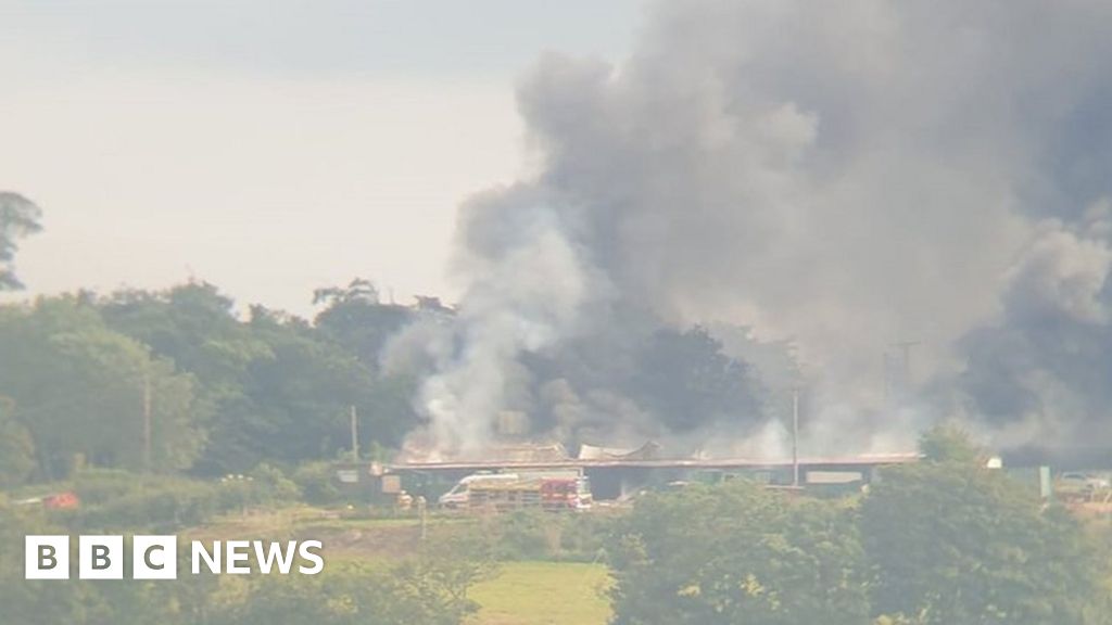 Large industrial unit fire in Somerset brought under control - BBC News