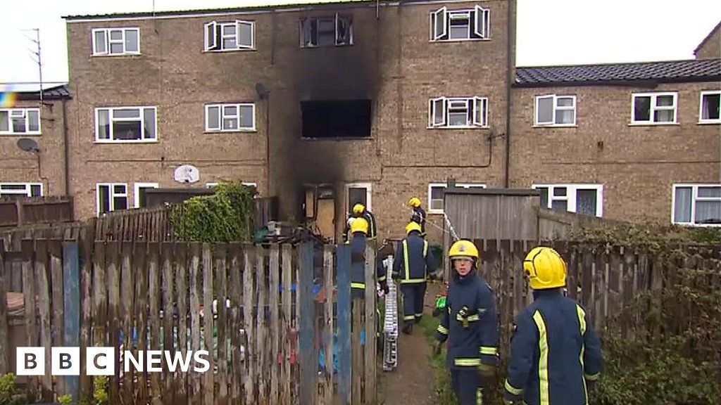 Peterborough fire leaves family homeless - BBC News