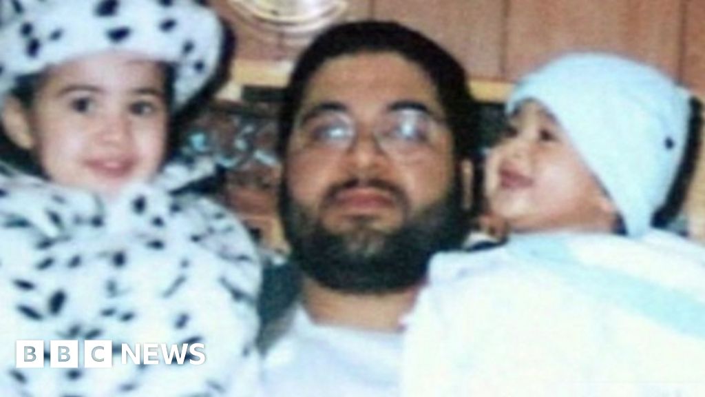 Shaker Aamer: Returned detainee begins first day of freedom - BBC News
