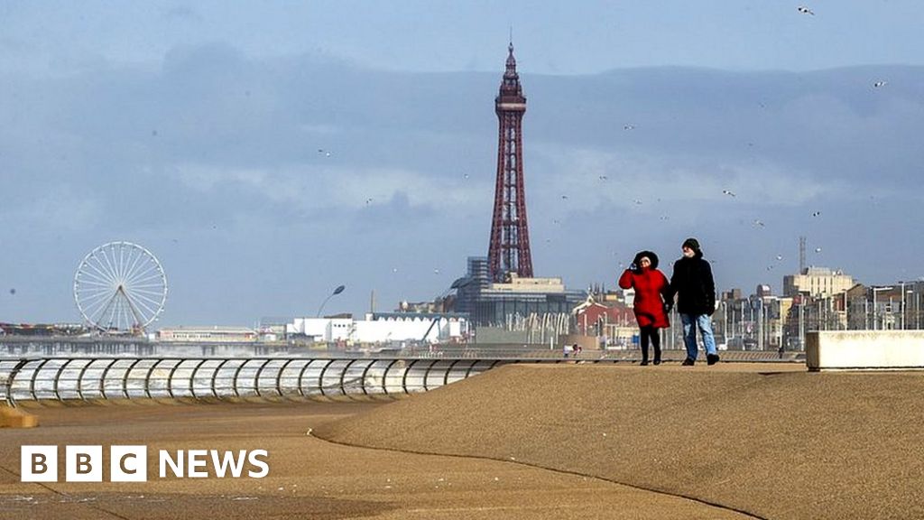 Covid: Blackpool to encourage more testing for visitors - BBC News
