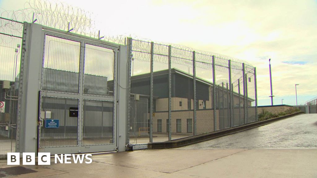 Watchdog to probe death of Low Moss prisoner Kirk Leggatt - BBC News