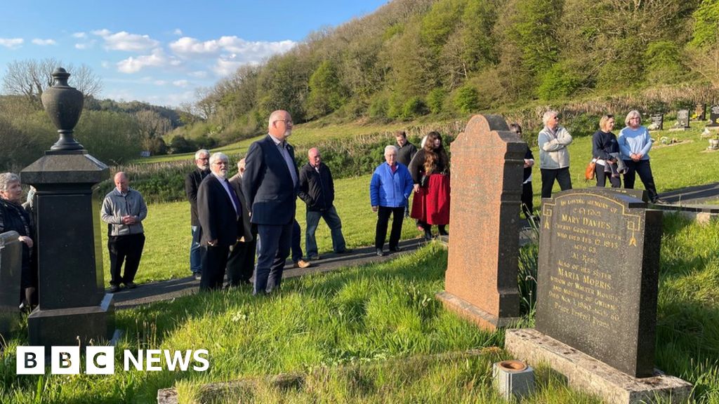 Griff and Martha Thomas: Campaign to reopen 46 year old case - BBC News