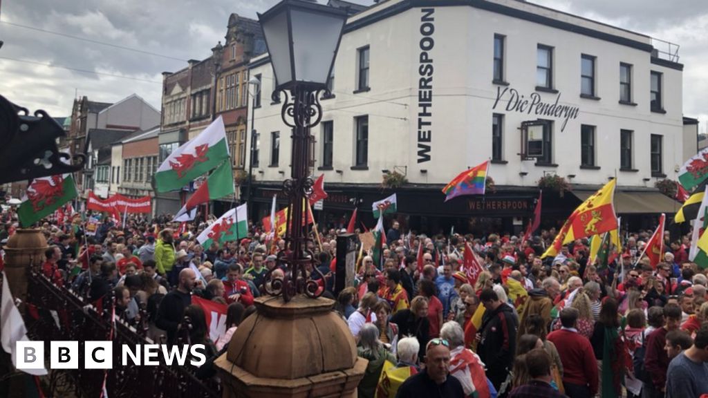 Welsh independence: 'We need to talk about a post-Brexit future' - BBC News