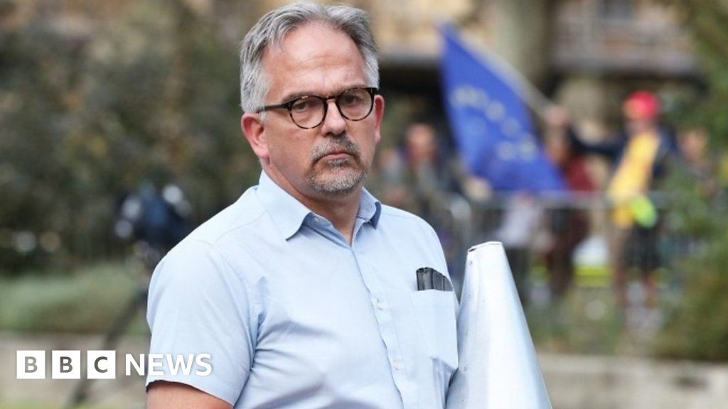 Doctor challenges Rees-Mogg to repeat allegations - BBC News