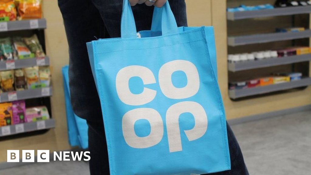 Co-op announces plans to axe 400 jobs in Manchester - BBC News