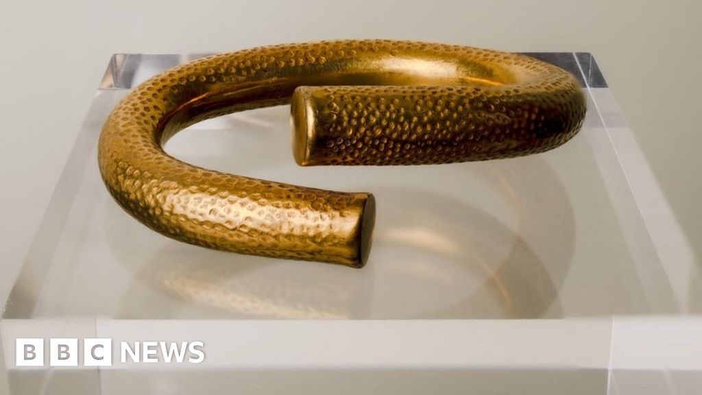 Bronze Age arm ring found in West Cumbria on display - BBC News