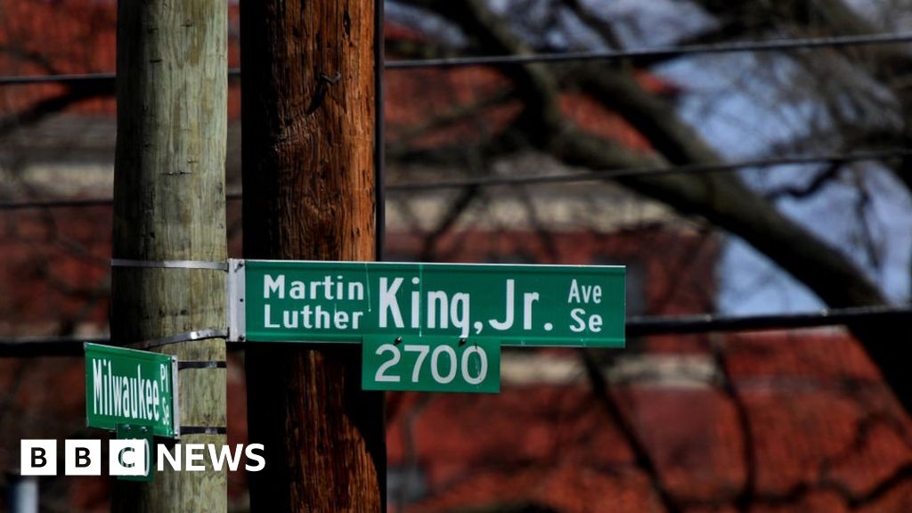 Martin Luther King's name removed from Kansas City street - BBC News