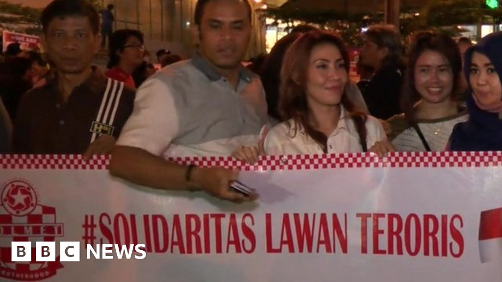 Jakarta attacks: Protests held as police identify attackers - BBC News