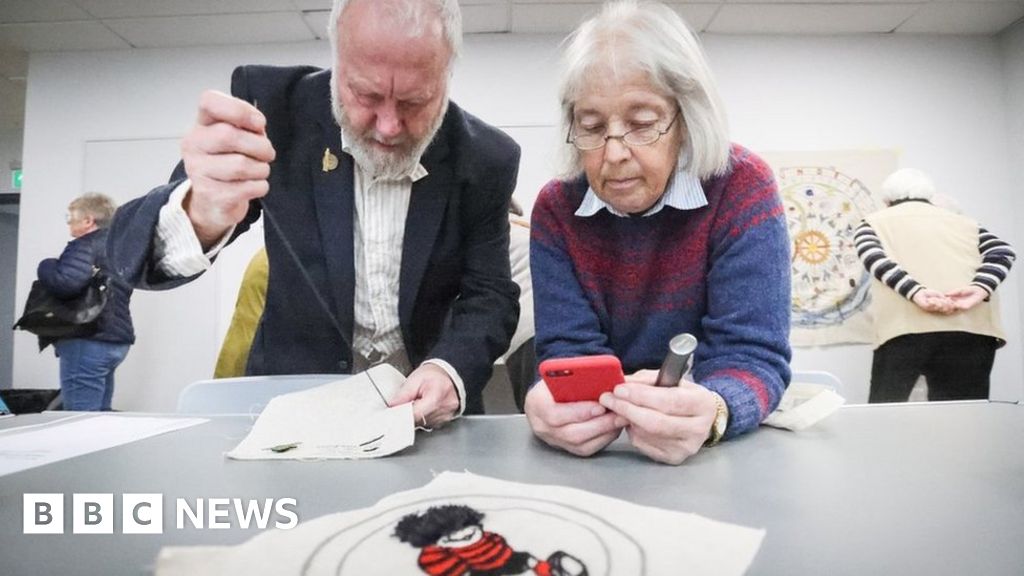 Dundee Tapestry: The people stitching their city's history - BBC News