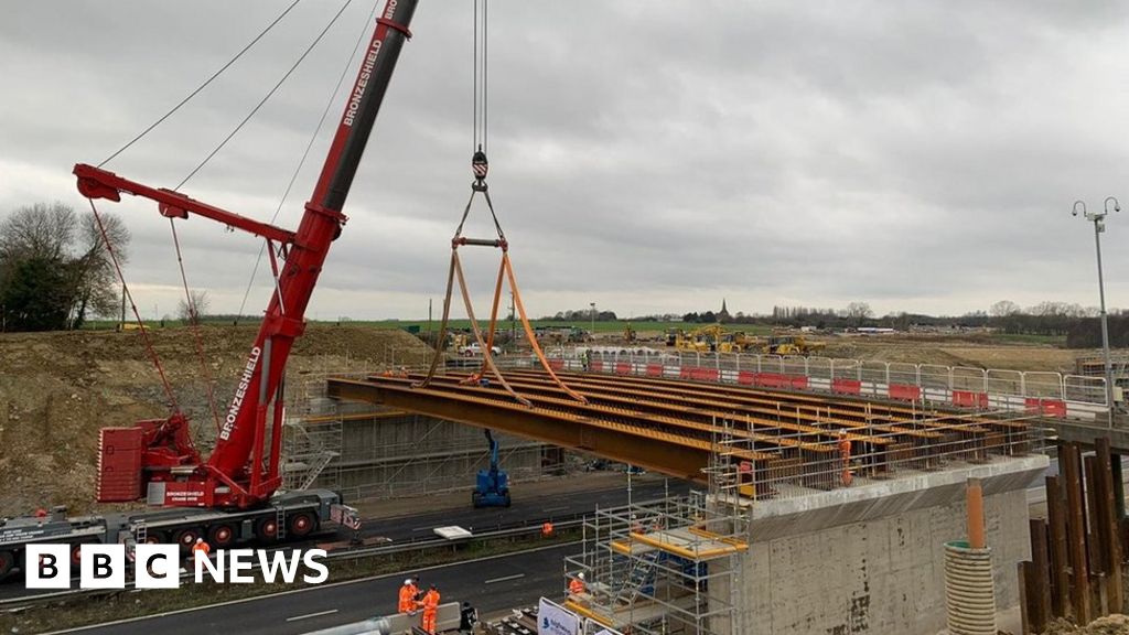 M20: Kent motorway closure causes 'gridlock' - BBC News