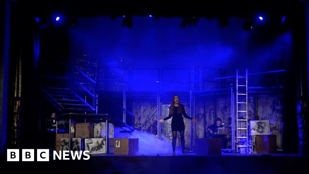Covid: Actors left 'jaded' by pandemic experience - BBC News