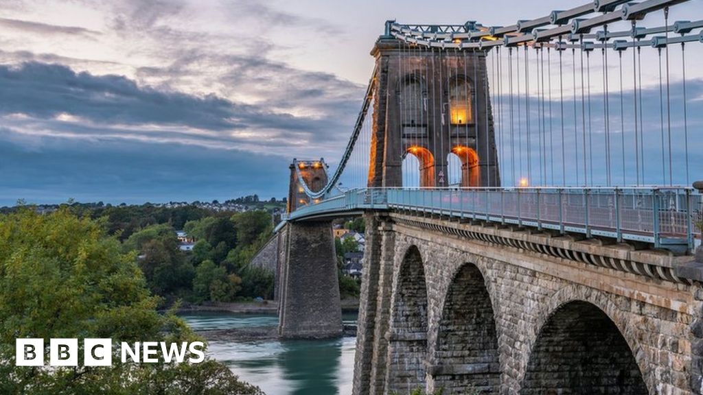 Menai bridge: Third crossing by 2030 likely - Welsh government - BBC News