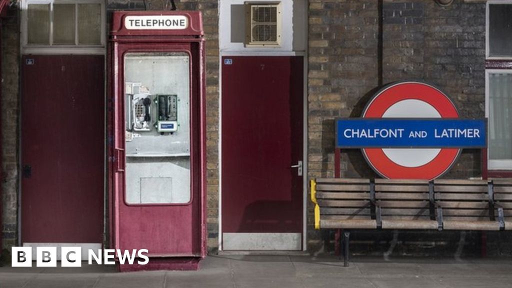 London Underground: Platform phone boxes given listed status - BBC News